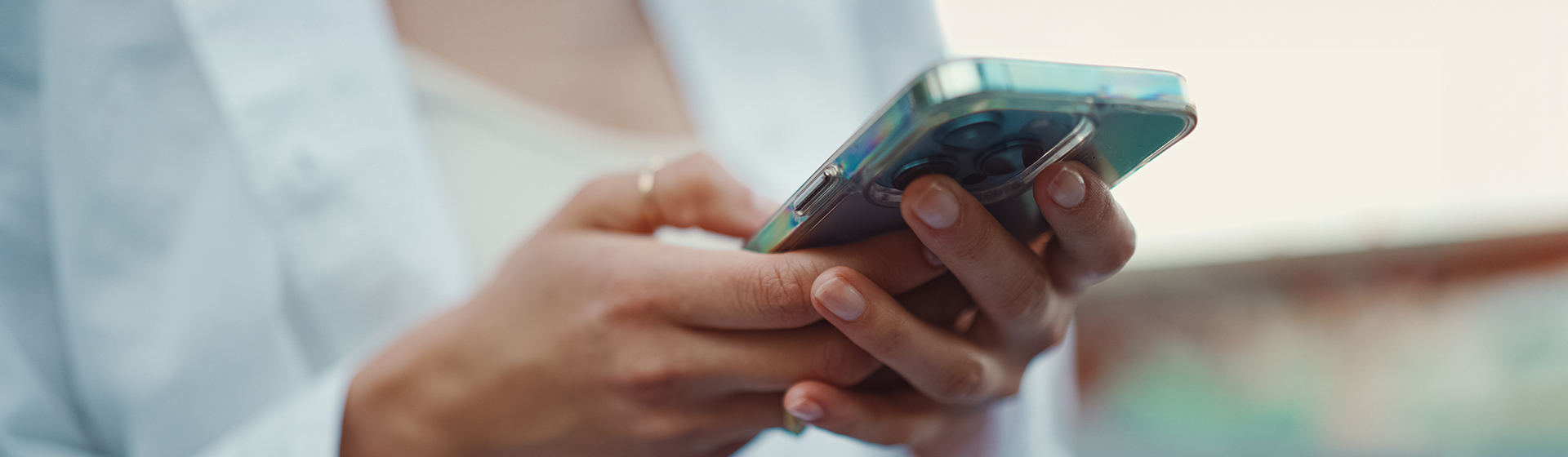 Mobile phone data helps track pathogen spread and evolution of superbugs